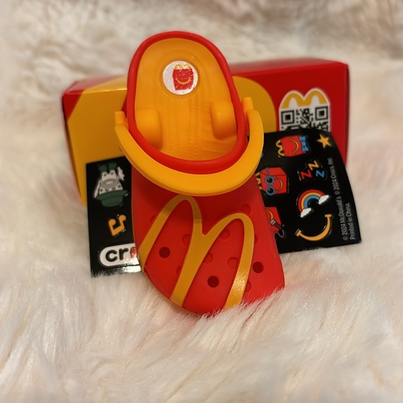 McDonald's | Toys | Brand New 224 Mcdonalds Mini Crocs Keychain Happy ...